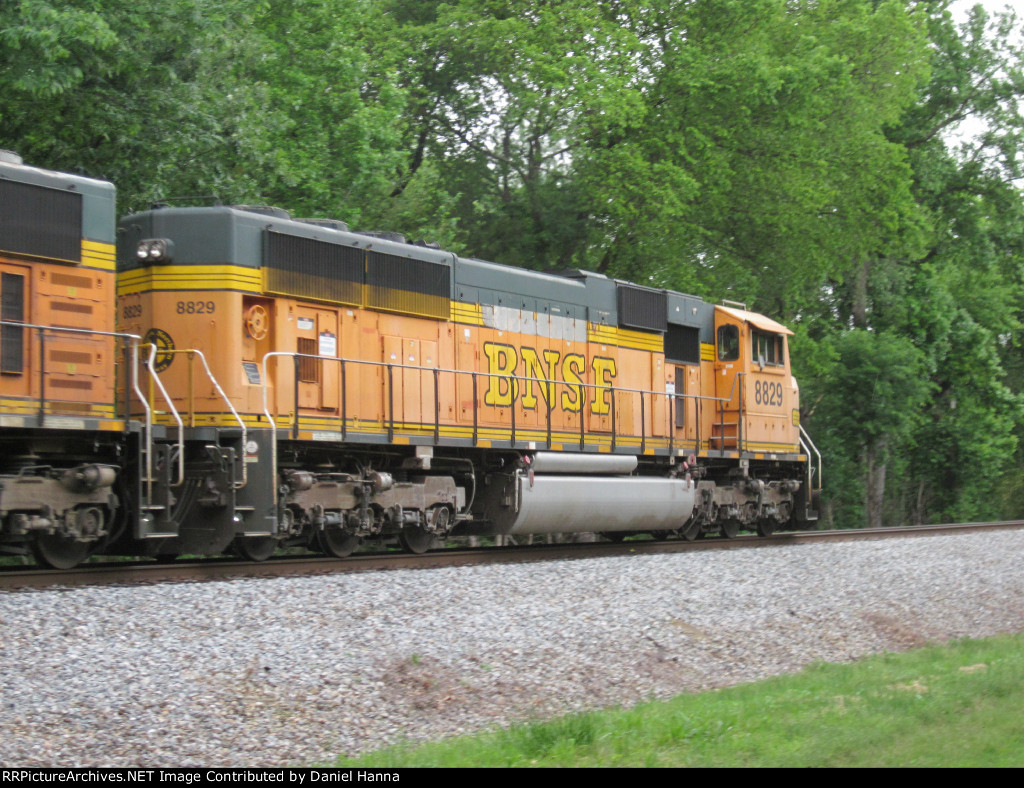 BNSF 8829 looks good too